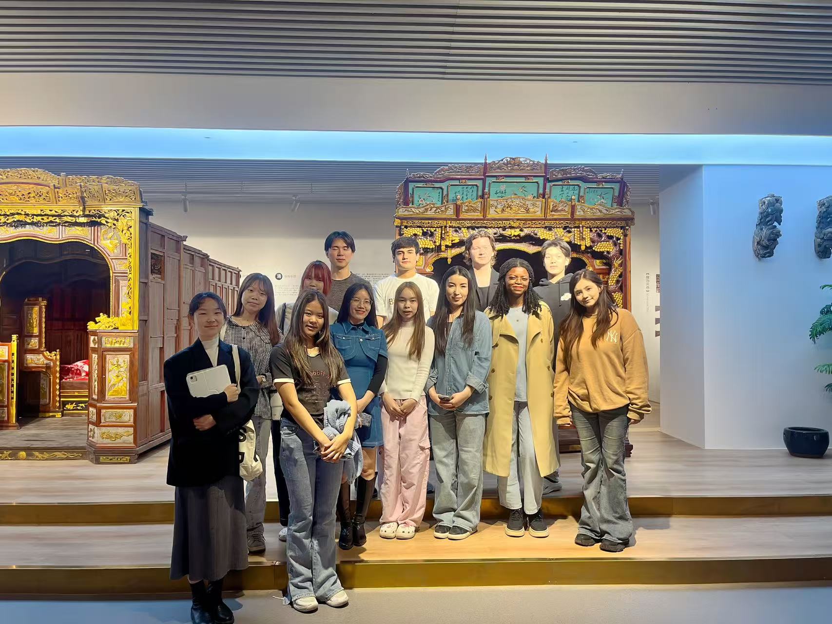 语言文化学院组织国际学生参观学校木雕博物馆-天津理工大学